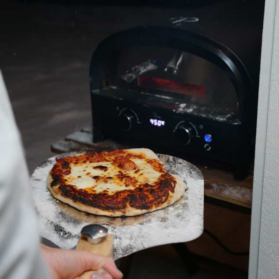 Hembakad pizza i pizzaugn - Matinspo.se